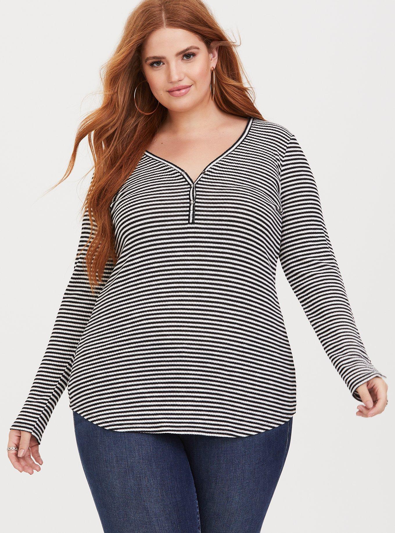 Plus Size - Black & White Ribbed Knit Henley Tee - Torrid