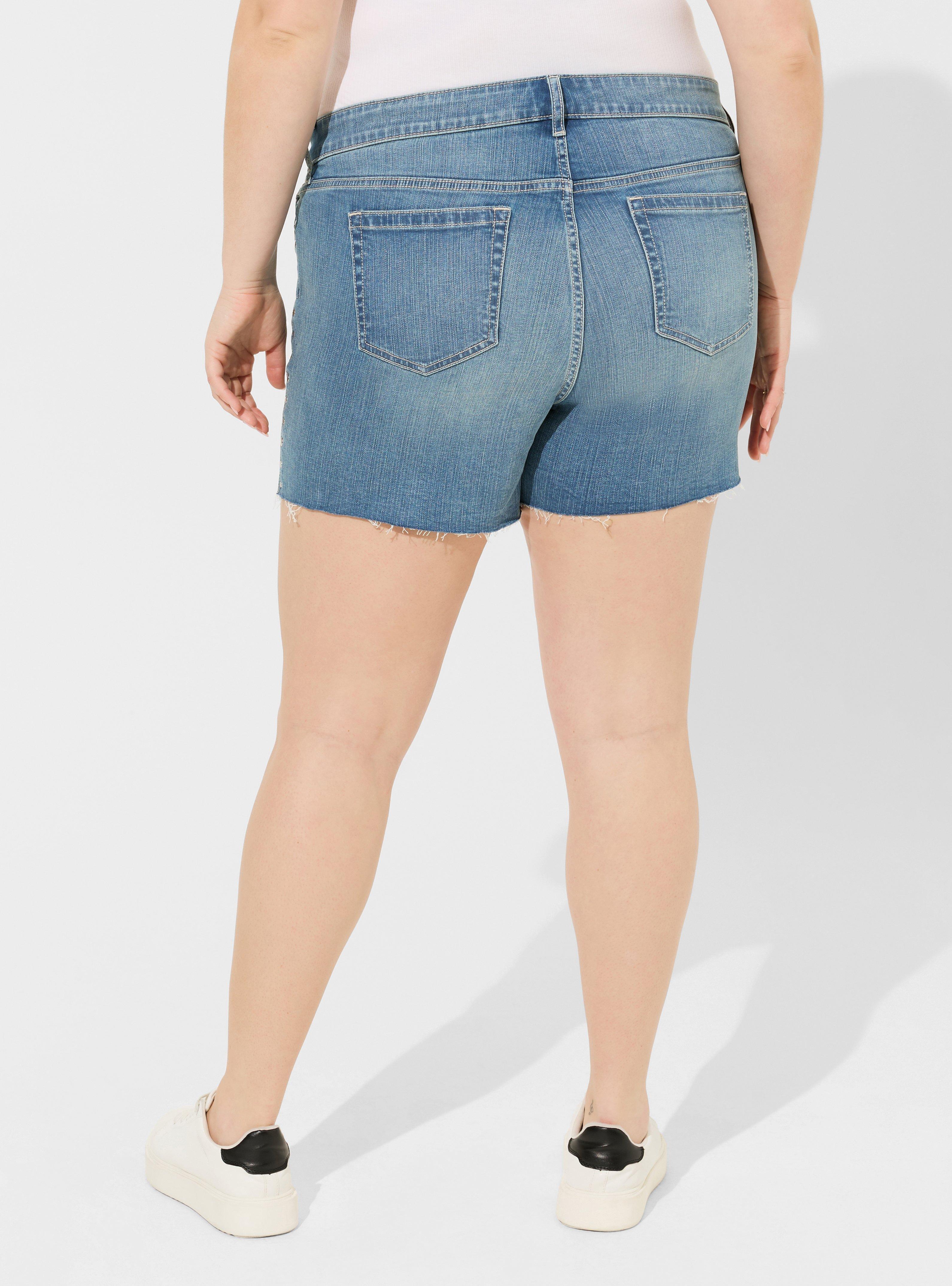 Plus Size - 5 Inch Perfect Boyfriend Classic Denim Mid-Rise Short - Torrid